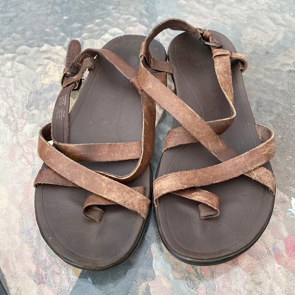 OluKai | Shoes | Olukai Upena Sandal Women Us 85 Brown Strappy Leather ...